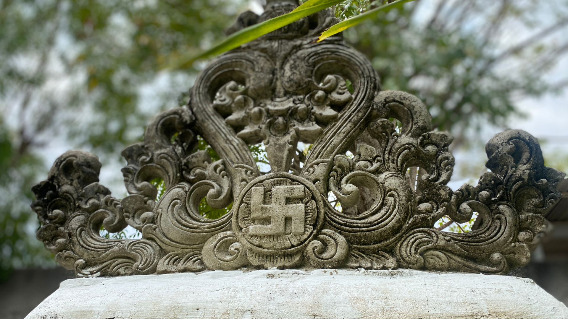 Das Swastika-Symbol auf Bali – Ein Zeichen von Glück, Harmonie und ...